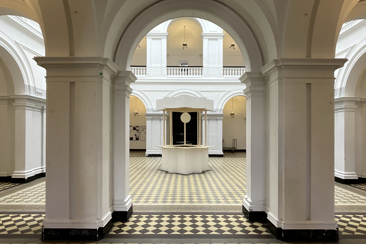 Frisch beauftragt: Neues Orientierungssystem für die Hochschule für ...